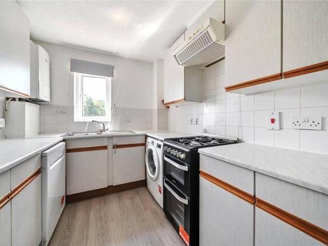 For Sale 2 Bedroom Shared Living/roommate Warfield Berkshire DLS101025247
