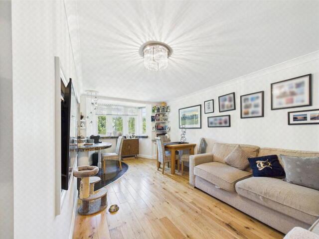 For Sale 2 Bedroom Shared Living/roommate Watford Hertfordshire DLS101677906