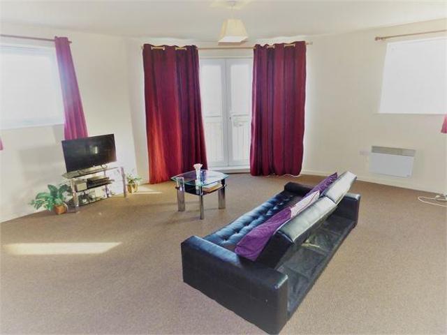 For Sale 2 Bedroom Shared Living/roommate Westcliff On Sea Essex DS99475962