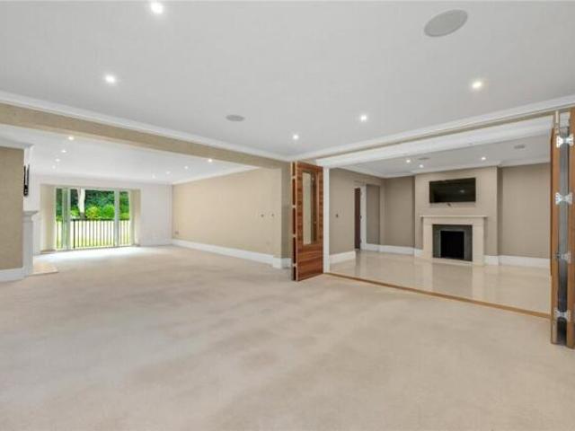 For Sale 2 Bedroom Shared Living/roommate Weybridge Surrey DLS101931964