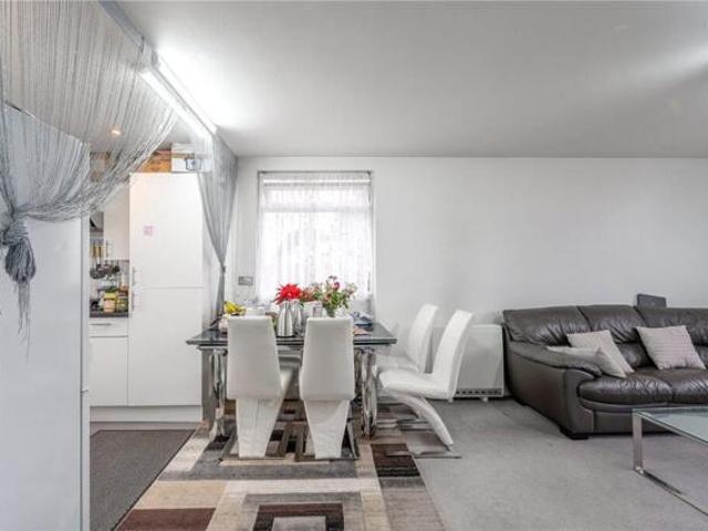 For Sale 2 Bedroom Shared Living/roommate Weybridge Surrey DLS98718112