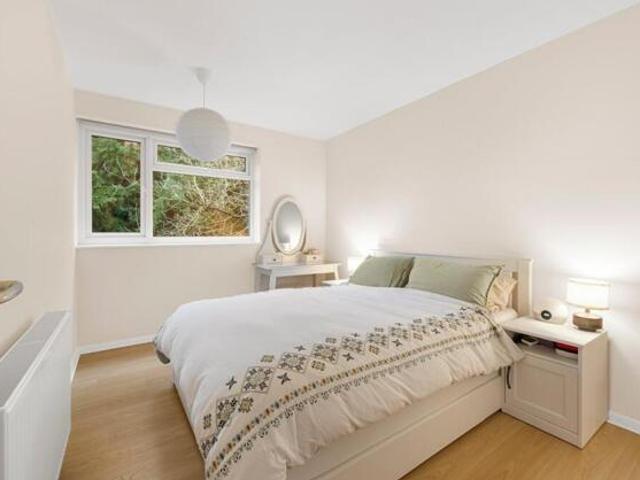For Sale 2 Bedroom Shared Living/roommate Weybridge Surrey DS99641919