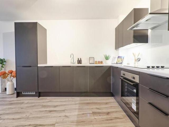 For Sale 2 Bedroom Shared Living/roommate Wickford Essex DS100615073