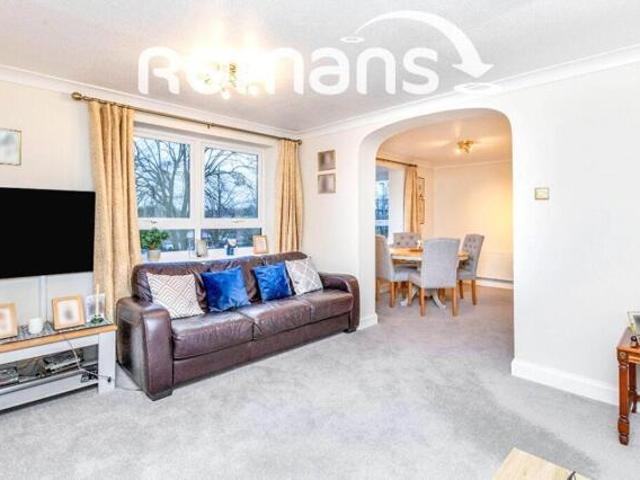 For Sale 2 Bedroom Shared Living/roommate Windsor Berkshire DS101856061