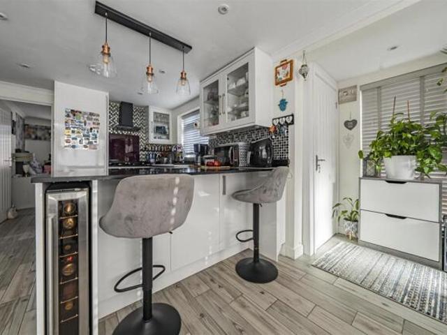 For Sale 2 Bedroom Shared Living/roommate Winkfield Berkshire DS100854974