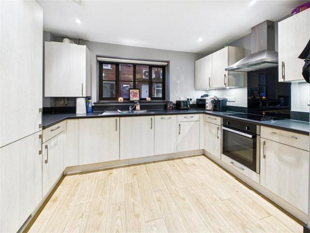For Sale 2 Bedroom Shared Living/roommate Witham Essex DS99290215