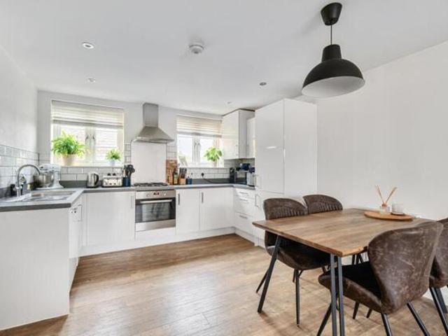 For Sale 2 Bedroom Shared Living/roommate Wokingham Wokingham DS100097035