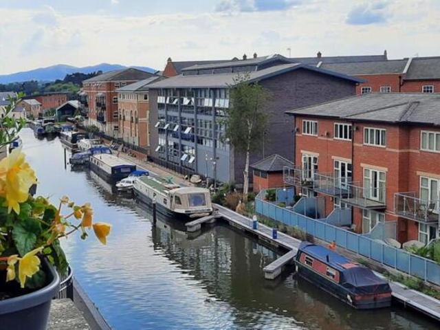 For Sale 2 Bedroom Shared Living/roommate Worcester Worcestershire DLS101231880