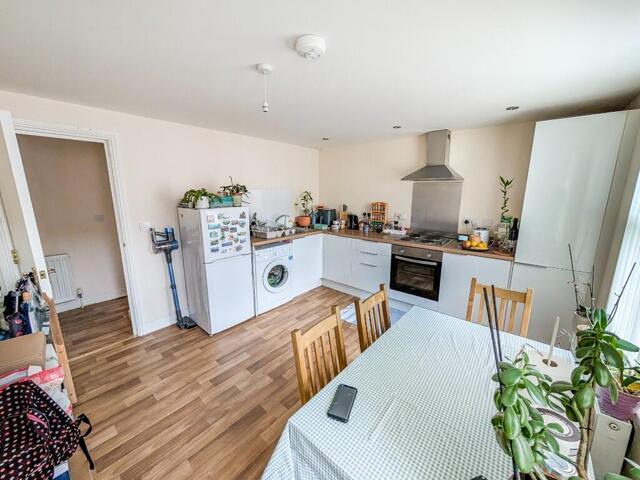 For Sale 2 Bedroom Shared Living/roommate Worcester Worcestershire DS100786656