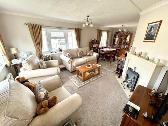 For Sale 2 Bedroom Shared Living/roommate Yeovil Somerset DS99130054