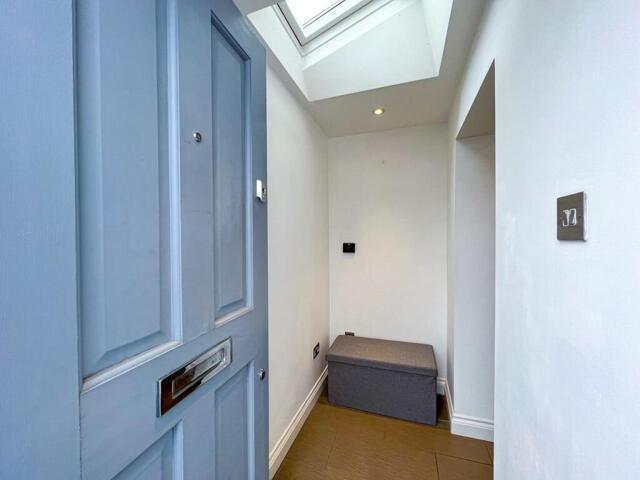 For Sale 2 Bedroom Villa East Molesey Surrey DS99436896