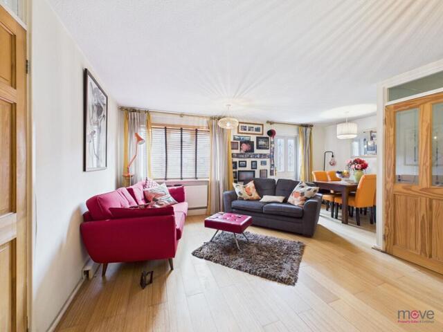 For Sale 3 Bedroom Apartment Gloucester Gloucestershire DS99277885