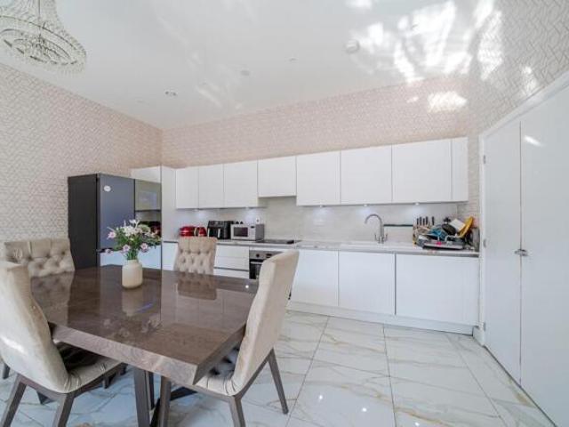 For Sale 3 Bedroom Apartment Hayes Greater London DLS101674802