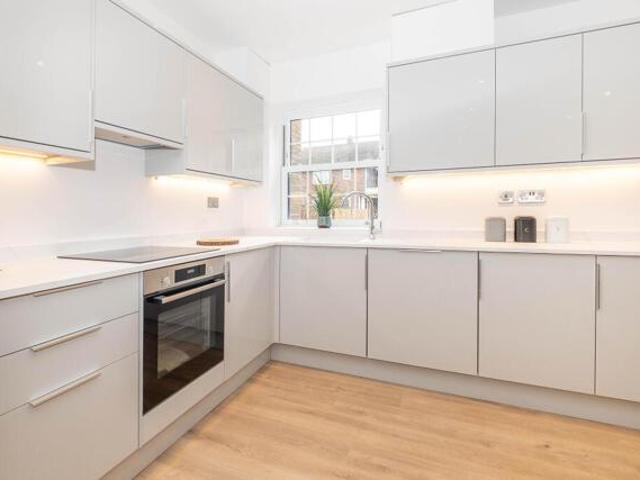 For Sale 3 Bedroom Apartment Surrey Greater London DLS100503205