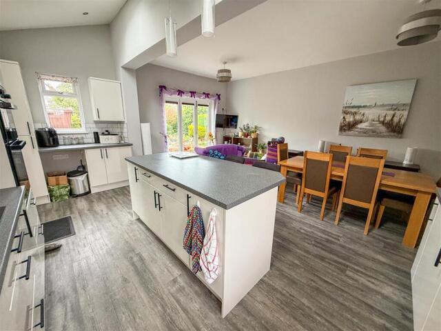 For Sale 3 Bedroom Bungalow Clacton On Sea Essex DLS100786424