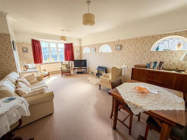 For Sale 3 Bedroom Bungalow Clacton On Sea Essex DLS100786865