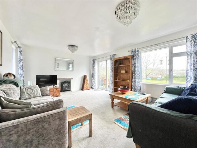 For Sale 3 Bedroom Bungalow Furness Vale Furness Vale DLS99840022