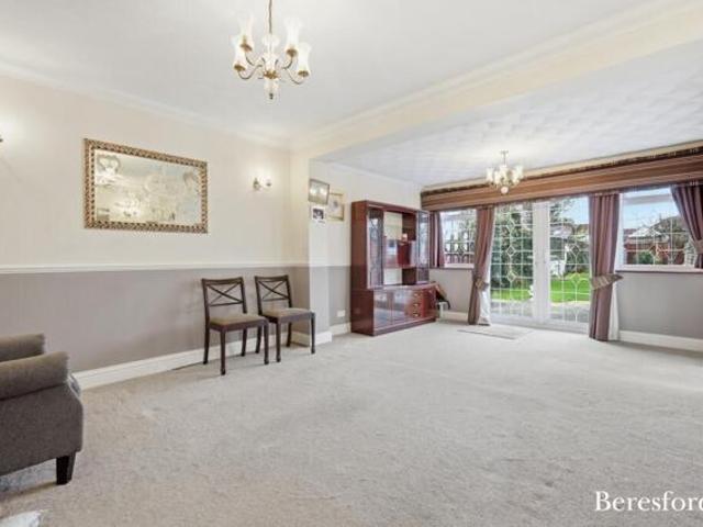 For Sale 3 Bedroom Bungalow Hornchurch Greater London DLS101168492