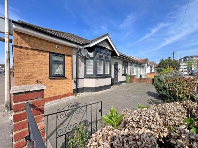 For Sale 3 Bedroom Bungalow Romford Greater London DLS98930208