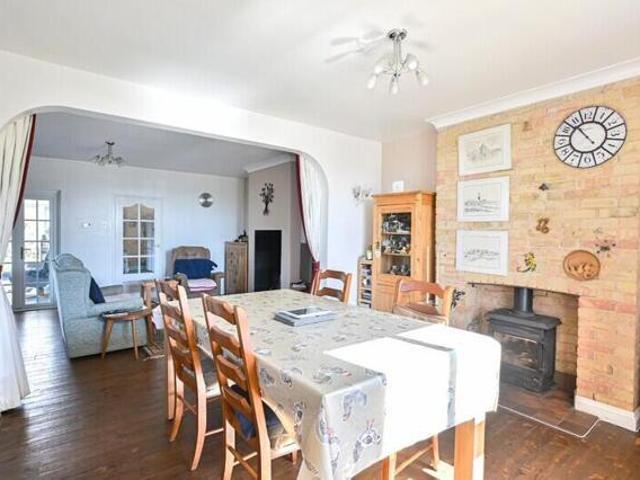 For Sale 3 Bedroom House Coates Coates DLS101678467