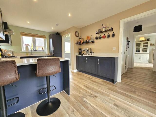 For Sale 3 Bedroom House Coombe Hill Coombe Hill DLS99952254