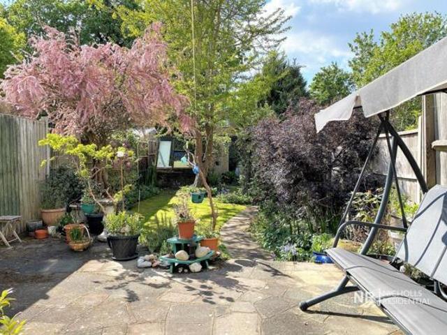 For Sale 3 Bedroom House Chessington Great London DLS101677716