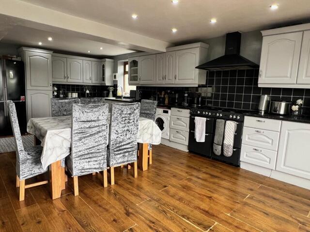 For Sale 3 Bedroom House Ammanford Ammanford DS99092545
