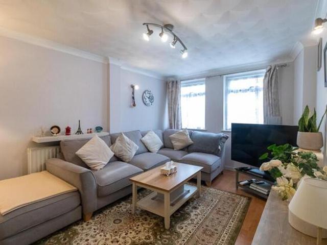 For Sale 3 Bedroom House Aldershot Hampshire DLS101678081
