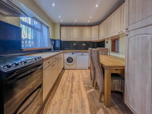 For Sale 3 Bedroom House Aylesbury Buckinghamshire DLS100191773