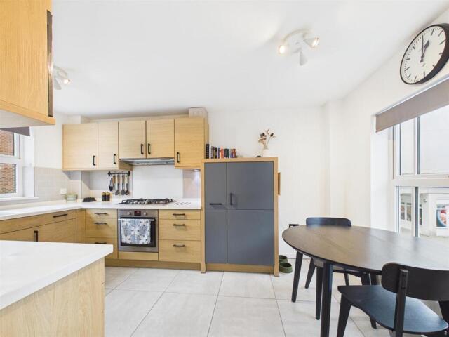For Sale 3 Bedroom House Aylesbury Buckinghamshire DS100096812
