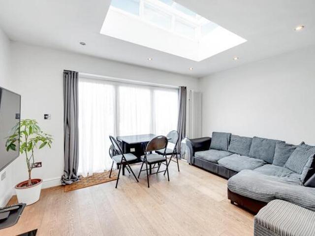 For Sale 3 Bedroom House Brentford Greater London DS101060185