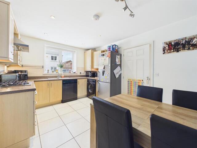 For Sale 3 Bedroom House Brockworth Brockworth DS100614831