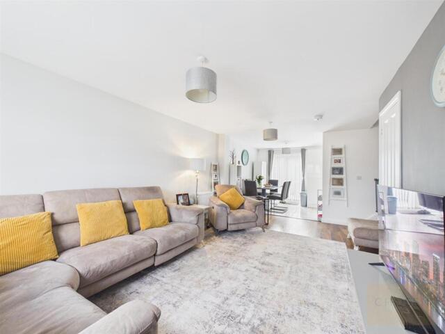 For Sale 3 Bedroom House Brockworth Brockworth DS99808765
