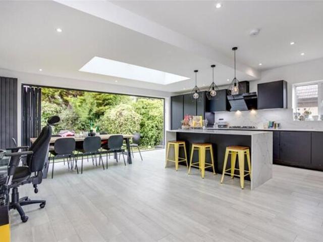For Sale 3 Bedroom House Bushey Hertfordshire DLS101678338