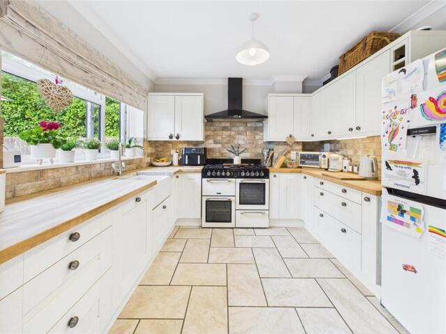 For Sale 3 Bedroom House Gloucester Gloucestershire DLS98969025