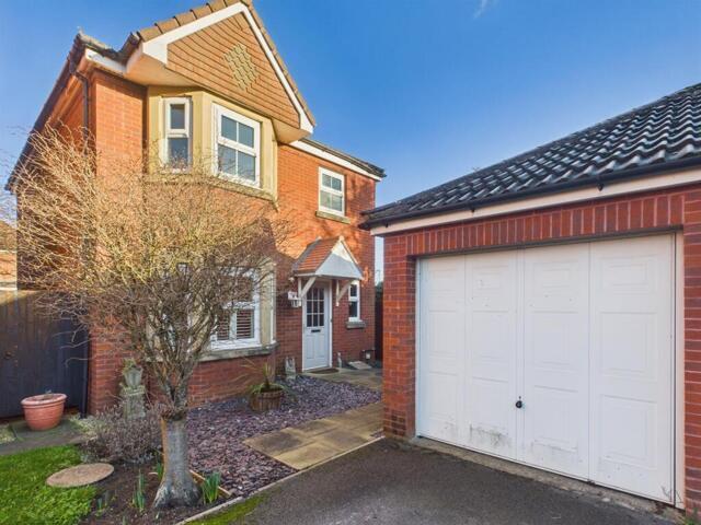 For Sale 3 Bedroom House Gloucester Gloucestershire DS98205256