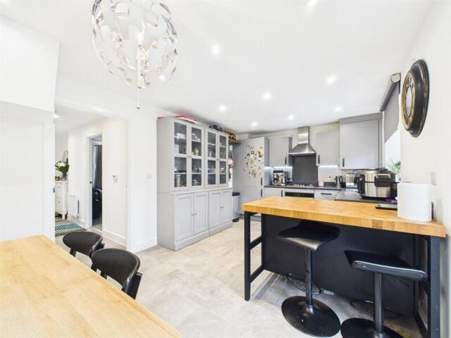 For Sale 3 Bedroom House Gloucester Gloucestershire DS99029100