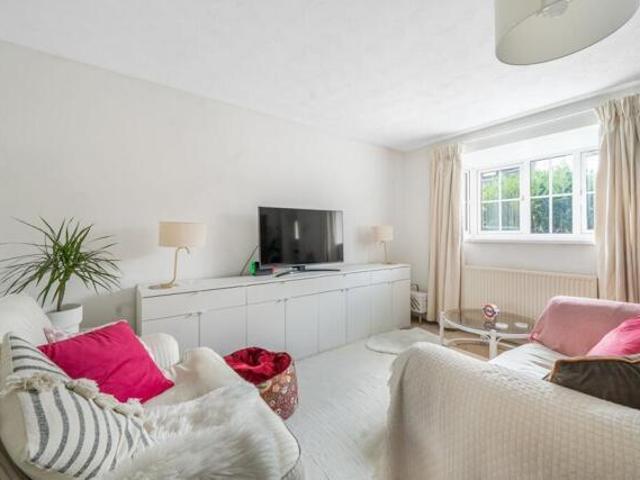 For Sale 3 Bedroom House Gloucestershire Gloucestershire DS99774005