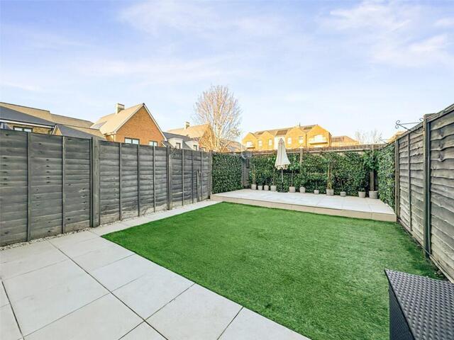 For Sale 3 Bedroom House Greenhithe Kent DS100503282