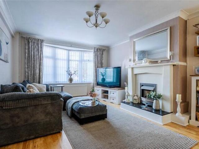 For Sale 3 Bedroom House Dunstable Central Bedfordshire DS99381120