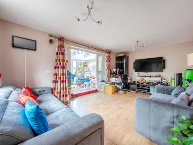 For Sale 3 Bedroom House Eastleigh Hampshire DLS100881431