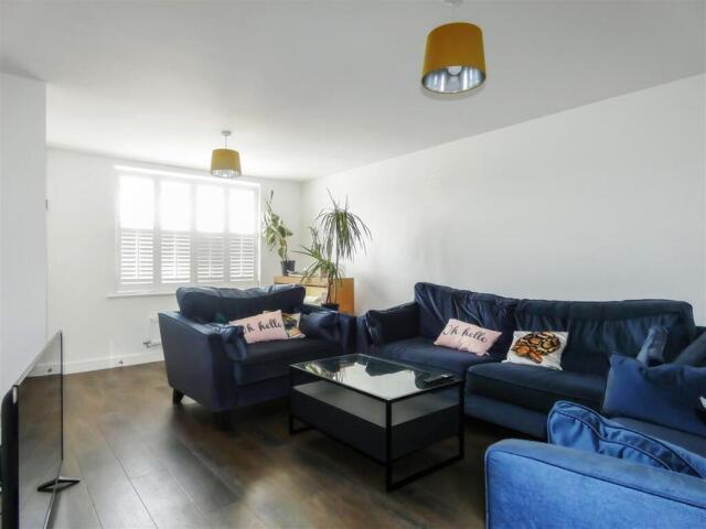 For Sale 3 Bedroom House Ecclesden Park Ecclesden Park DS98765745