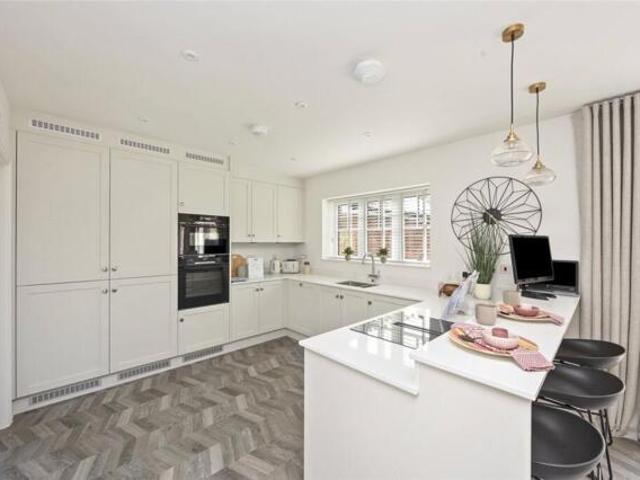 For Sale 3 Bedroom House Egham Surrey DS99895476