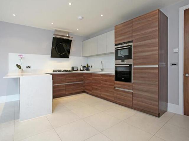 For Sale 3 Bedroom House Esher Surrey DS99952231