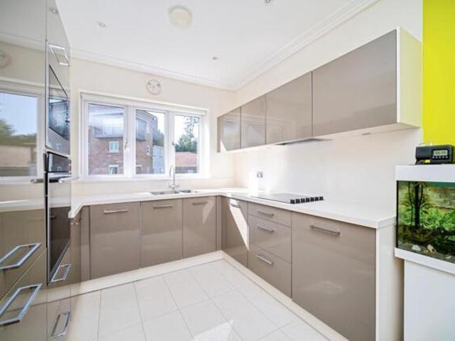 For Sale 3 Bedroom House Fleet Hampshire DS99237054