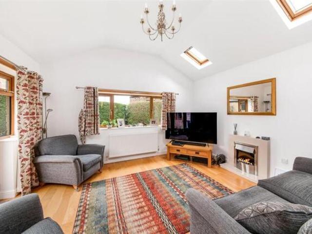 For Sale 3 Bedroom House Kirklees Kirklees DS100733566