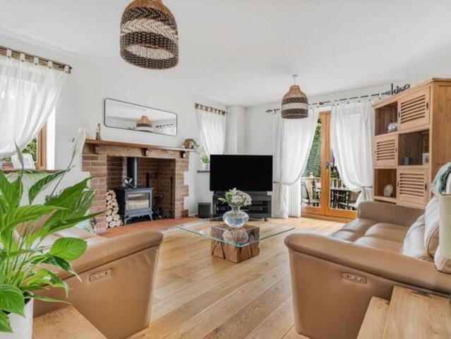 For Sale 3 Bedroom House Hazlemere Buckinghamshire DLS101674917