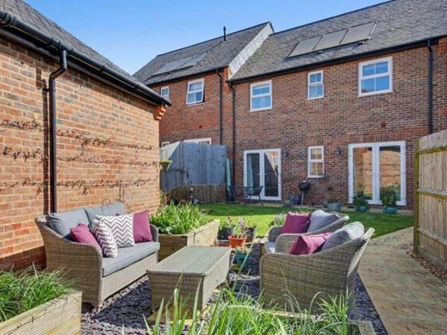 For Sale 3 Bedroom House Hampshire Hampshire DLS100578903