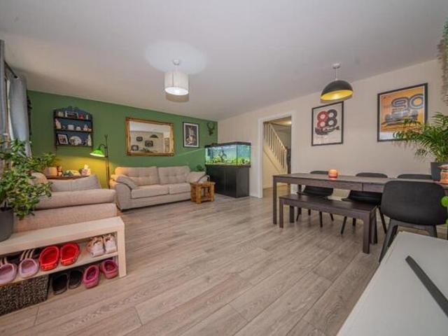 For Sale 3 Bedroom House Hampshire Hampshire DLS100578925