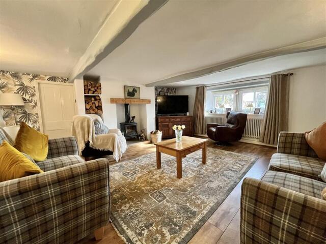 For Sale 3 Bedroom House Hyde Greater Manchester DLS101931348